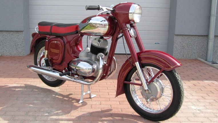 JAWA 353 felújítás - Retrovasak.hu