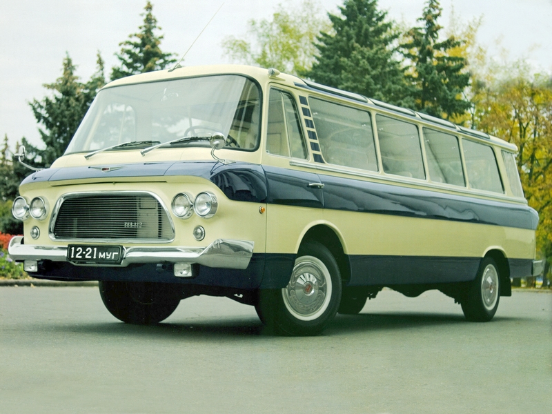 ZiL-118 "Junoszty" - Retrovasak.hu